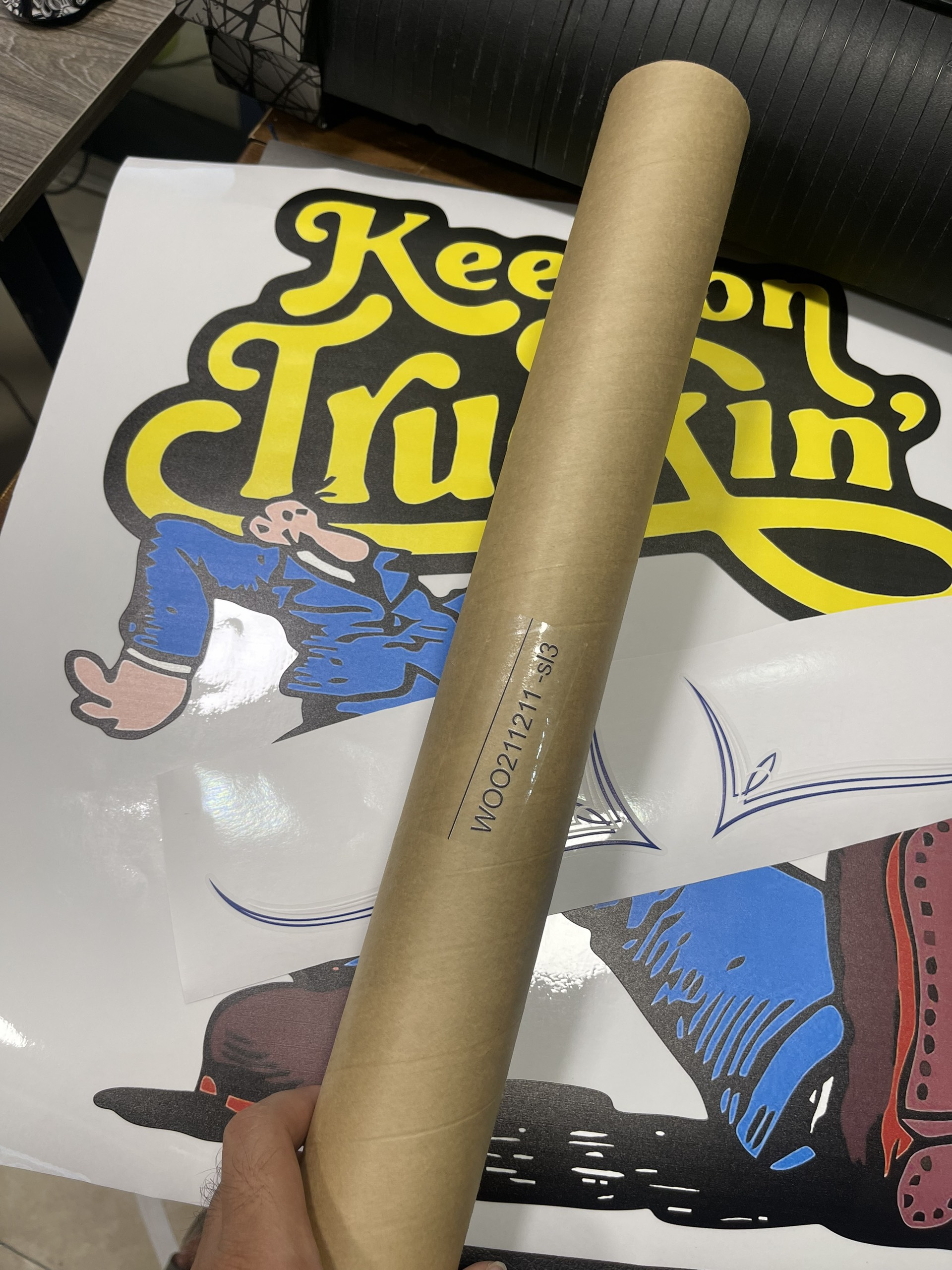 Keep on trucking sticker 10902 - Rustypod Store